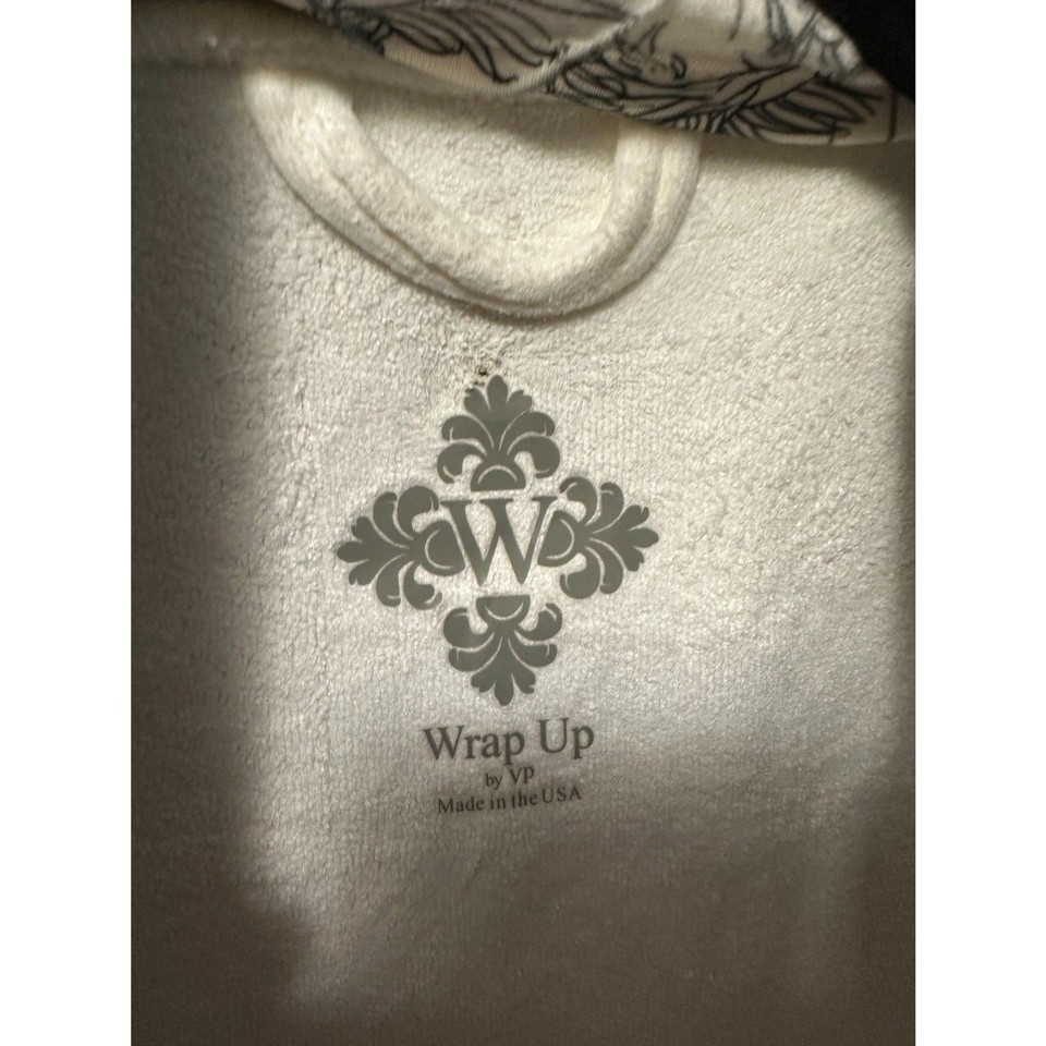 Wrap Up By VP Woman's Landscape Grey Printed Short Robe One Size Tigers ...