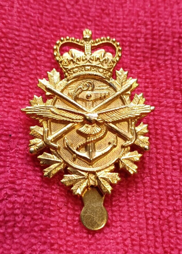 CAP BADGE NEUF FORCES CANADIENNES TRI SERVICES | eBay