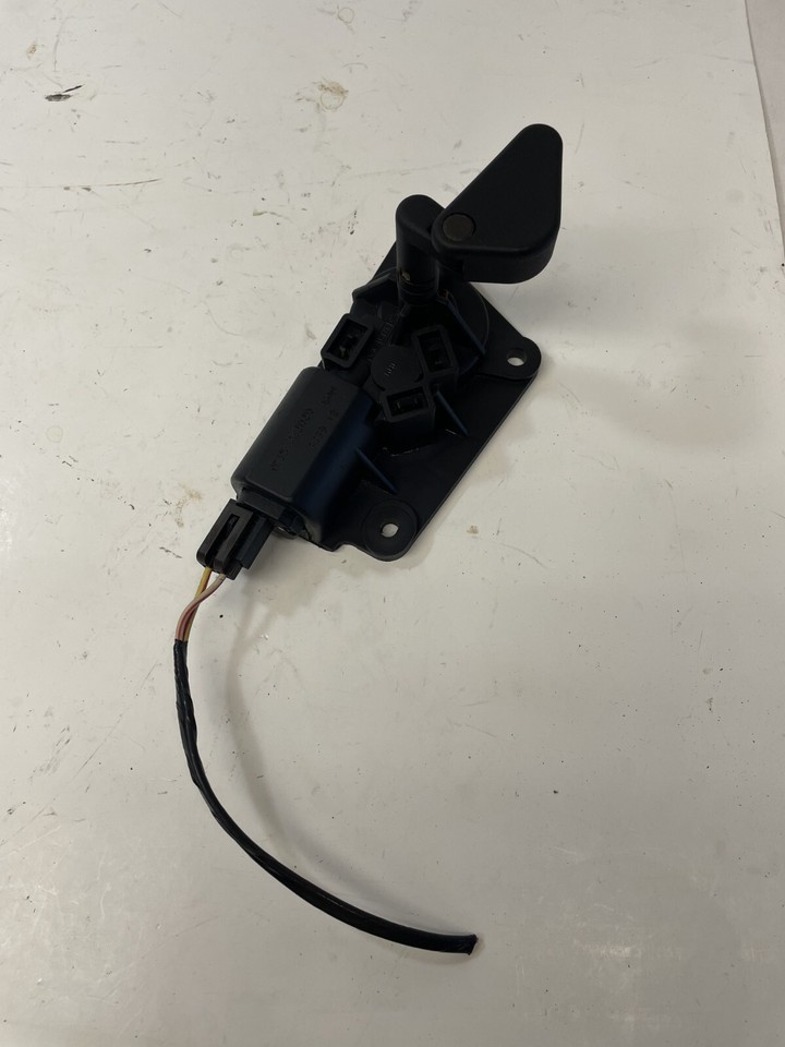 2000-05 Ford Excursion Passenger RH Rear Quarter Vent Window Motor ...