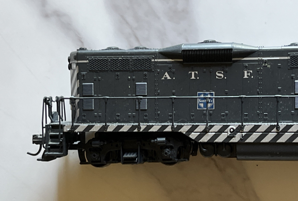 HO Scale Atlas 8204 KATO EMD GP7 Diesel Locomotive Engine Santa Fe 2692 ...