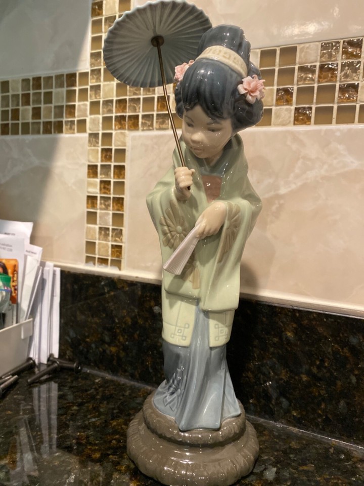 LLADRO 4988 Oriental Spring Geisha with Parasol Umbrella Porcelain ...