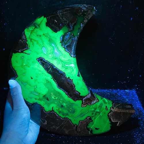 Natural volcanic agate Crystal Moon Carving Healing 2980G (UV reactive ...