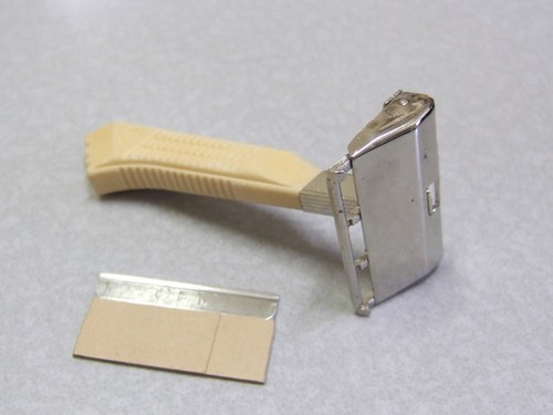 Vintage GEM Featherweight Single Edge Safety Razor w New Blade 1950-60 ...