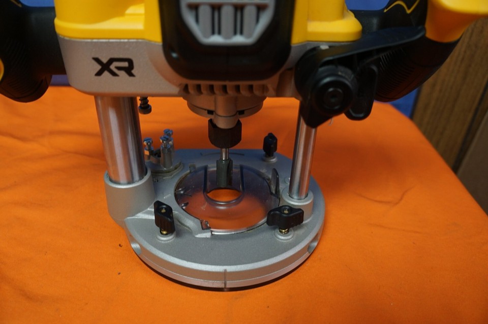 DeWalt DCW620 XR Plunge Router Max 2-1/4 HP Brushless Cordless Bare ...