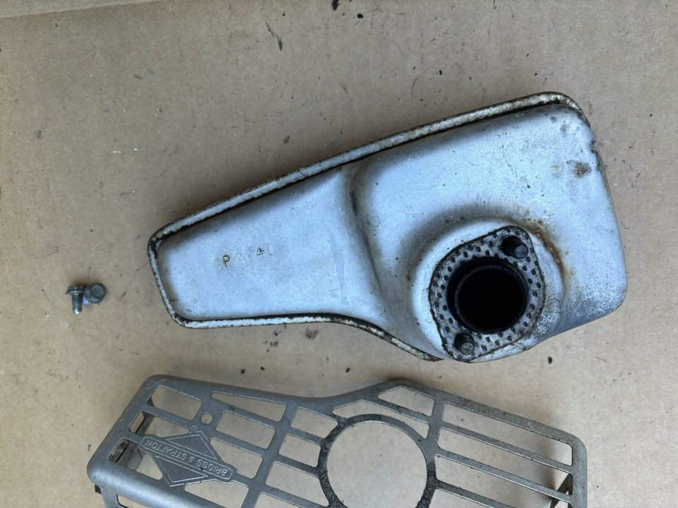 Briggs and Stratton 123K02-0195-E1 Engine Muffler/Guard Part 692038 ...