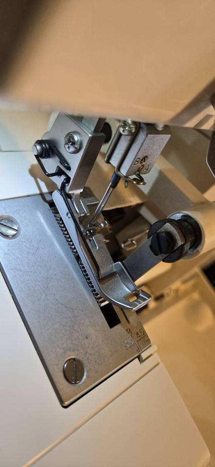 SINGER ULTRALOCK SERGER 14SH654 with 34 Spools DIFFERENTIAL FEED | eBay