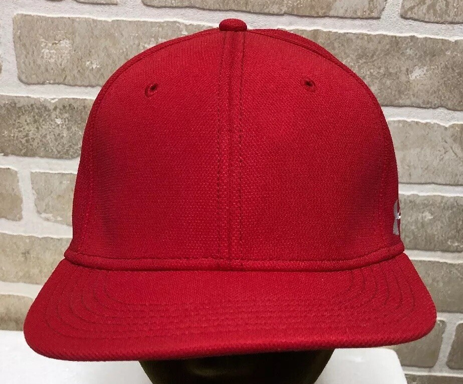 Under Armour UA Red 4 Way Stretch Hat Cap Fitted Size Medium ...