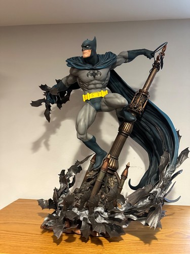 SIDESHOW COLLECTIBLES BATMAN PREMIUM FORMAT STATUE (BLUE VERSION #025/ ...