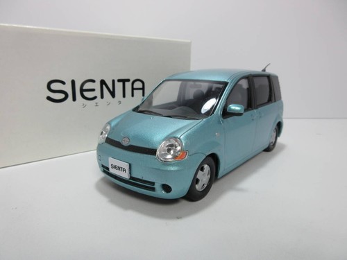 1 24 Toyota First Generation Sienta Color Sample Miniature Car Aqua ...