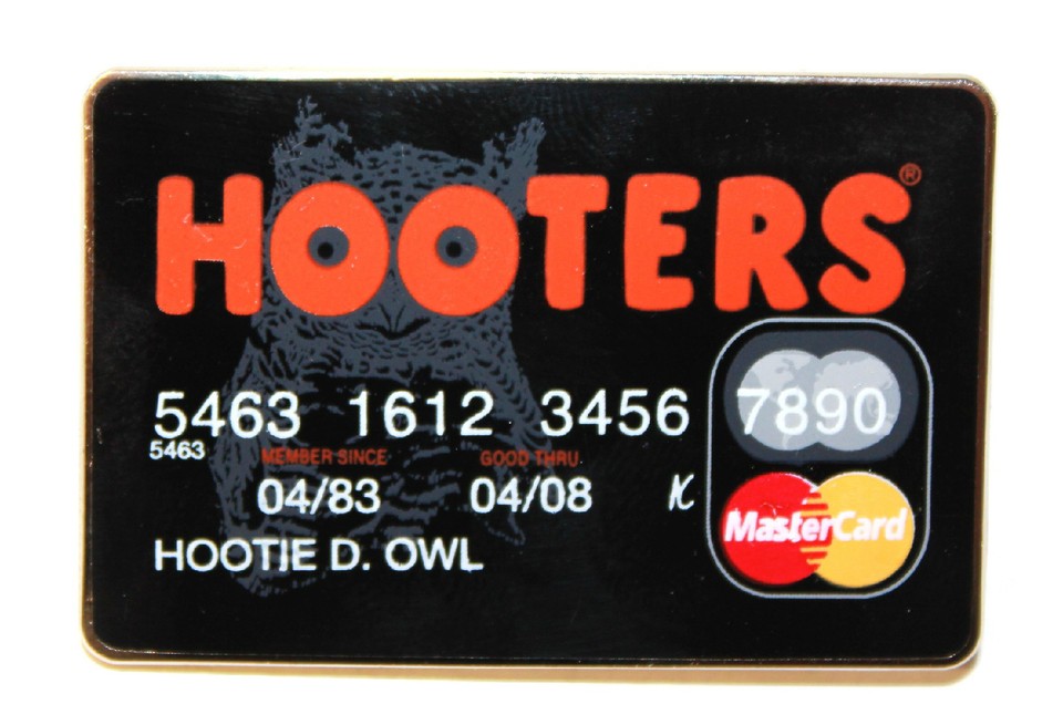 HOOTERS RESTAURANT COLLECTABLE CREDIT CARD GIRL STAFF MASTERCARD LAPEL ...