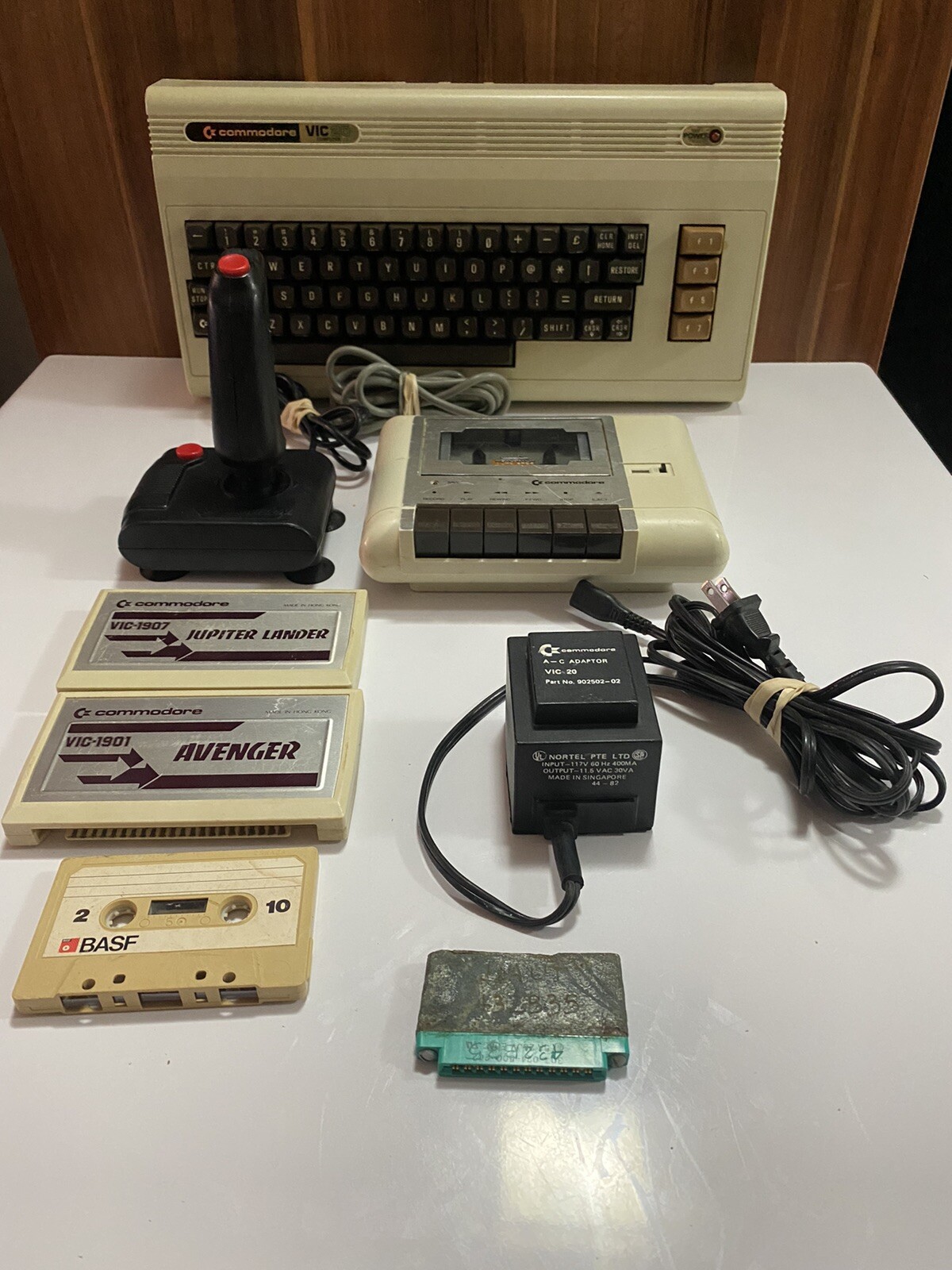VTG Commodore Vic-20 Computer Silver Label w/ Cassette Deck & Games | eBay