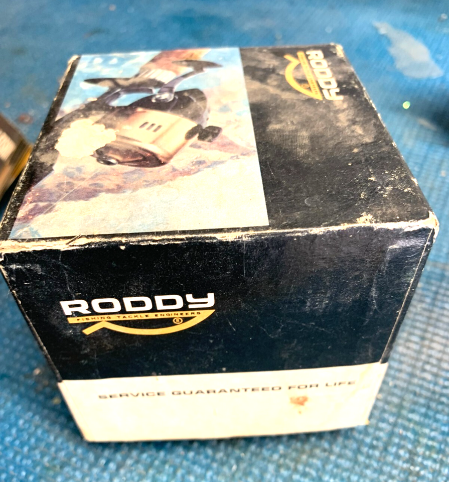 Vintage Roddy 700A Closed Face Spinning Reel Spin Cast box and paper | eBay