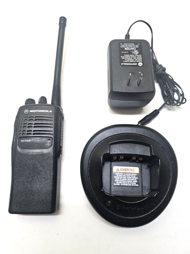 MOTOROLA HT750 136-174 MHz VHF 16ch TWO WAY RADIO AAH25KDC9AA3AN w ...