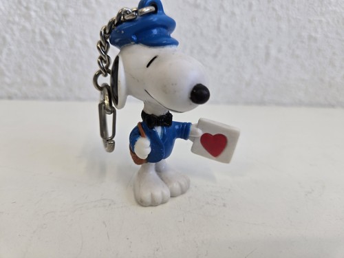 Vintage Peanuts UFS Snoopy Mailman holding Valentine Keychain Mail Key ...