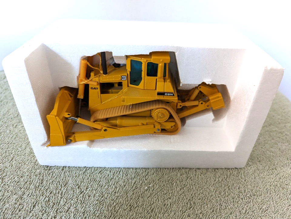 NZG Caterpillar D9N Track-Type Tractor w/yellow Tracks | eBay