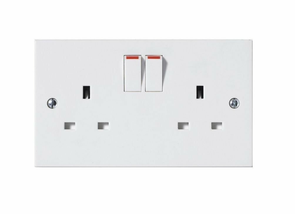 Switched Plug Sockets White Plastic UK Light Electrical Wall Socket 13 ...