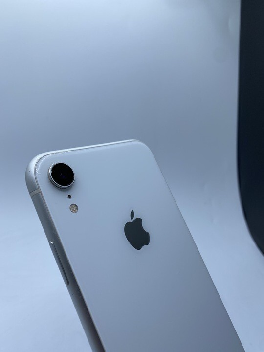 Apple iPhone XR -64GB - White - Unlocked - C Grade - See Description ...