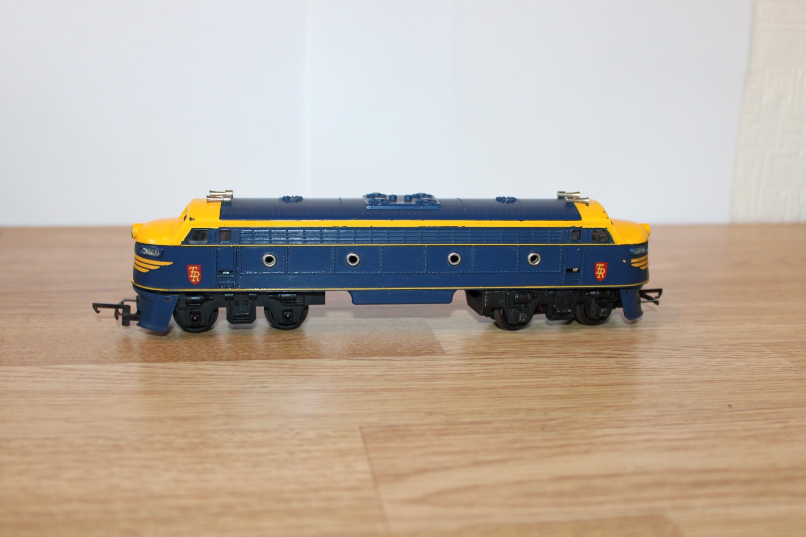 Triang OO Transcontinental R159 Double End Diesel Loco Blue With Lights ...