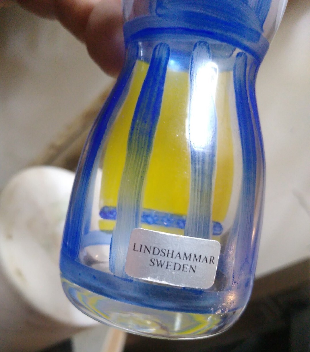 LINDSHAMMAR VINTAGE SWEDISH GLASS VASE - 13cm Lady Costume Girl ...