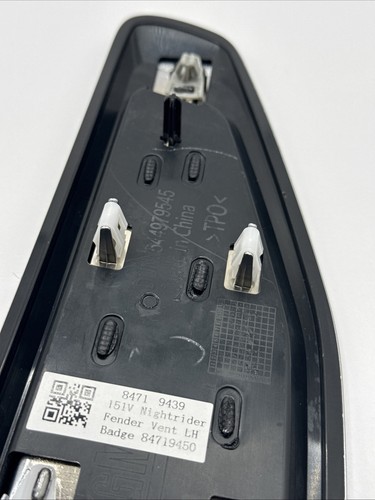 GMC Yukon XL Fender Emblem Badge 84719439 Driver LH OEM 2021 - 2024 NEW ...