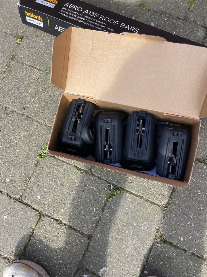 Halfords Advance A135 Aero Roof Bars with FBS Locking Raised Rail Foot ...