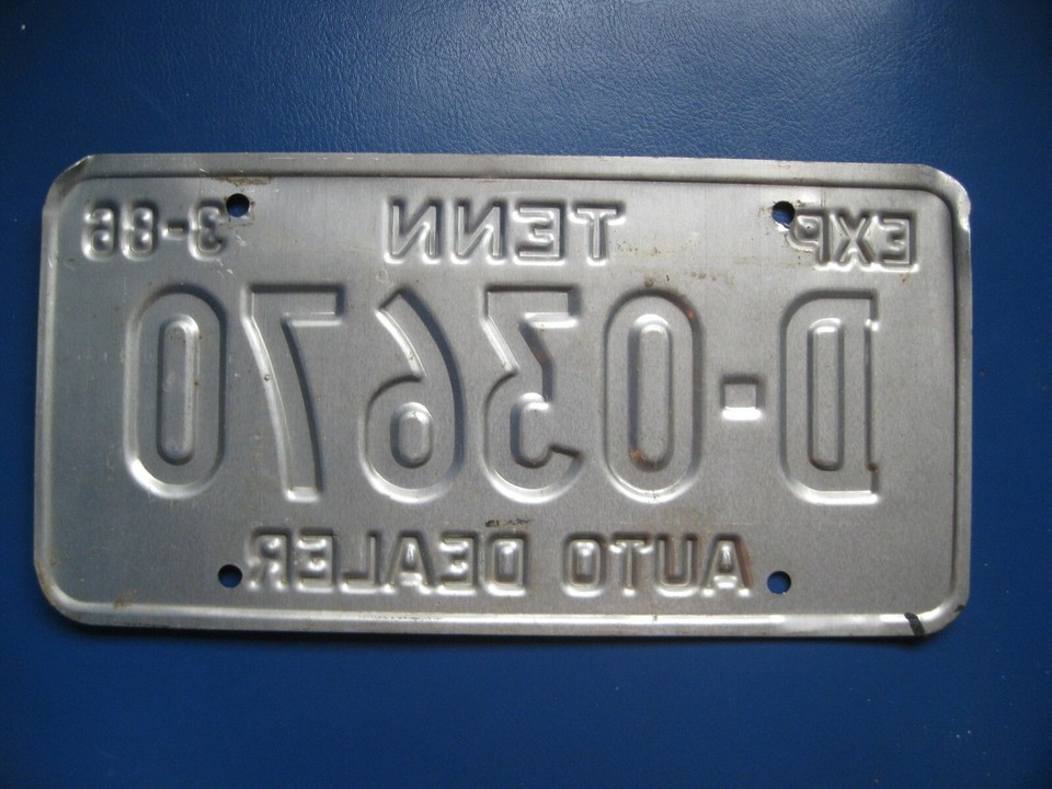 1985-86 Tennessee Auto Dealer License Plate D-03670 | eBay