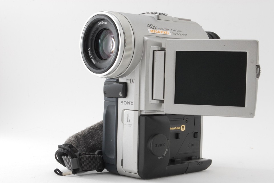 READ! TESTED [N MINT] Sony Handycam DCR-PC100 Mini DV Camcorder Carl ...