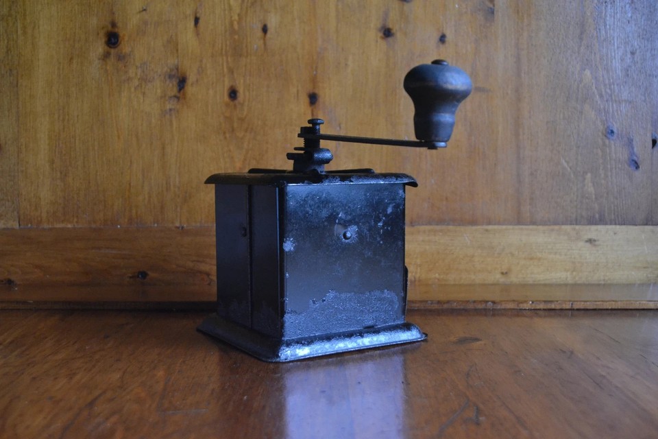 UNIVERSAL COFFEE MILL Grinder No. 109 Landers, Frary & Clark - Pat ...
