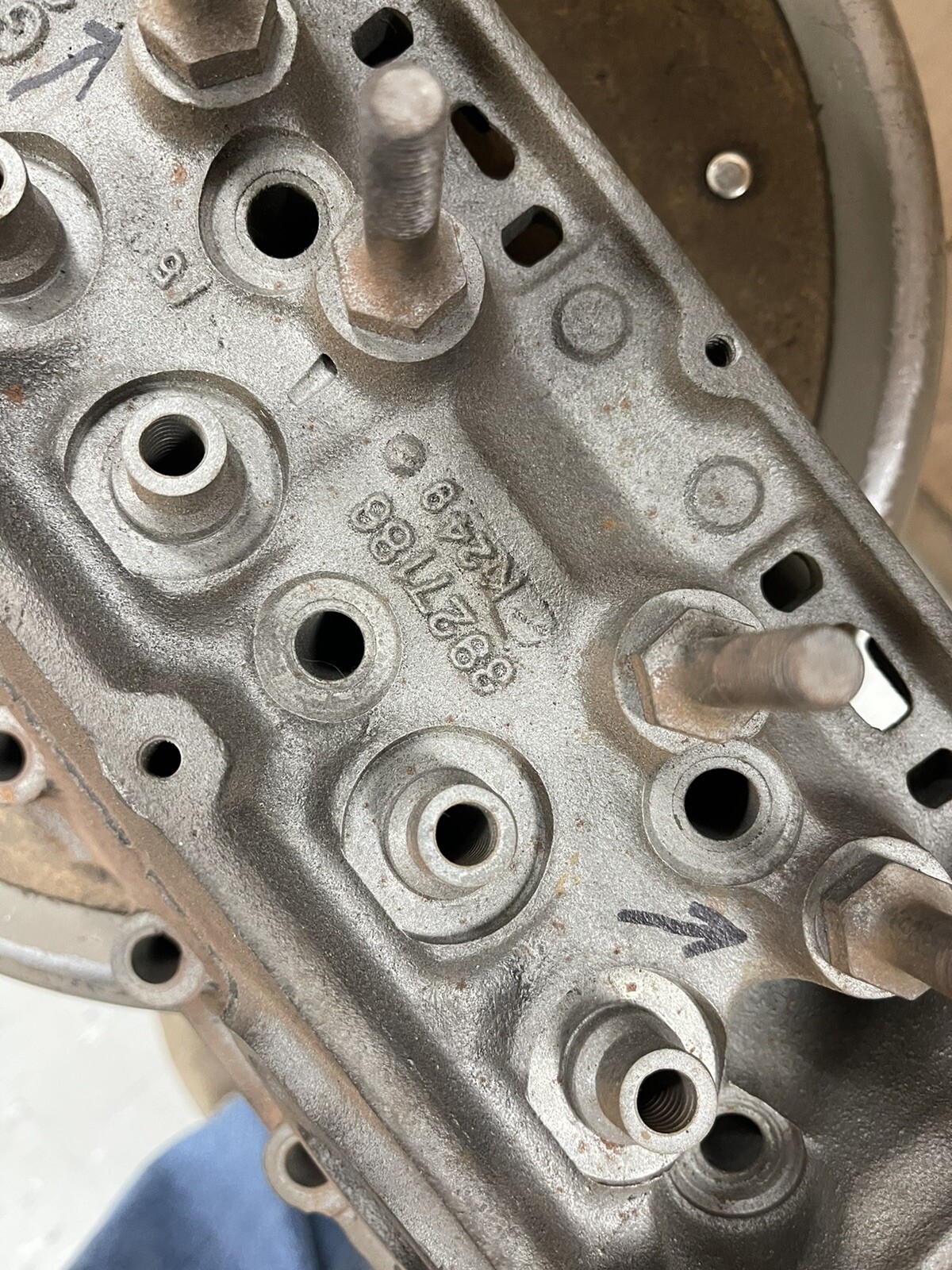 PAIR 1969 1970 CHEVROLET Heads 3927186 186 K-24-9 L-17-9 READ ...