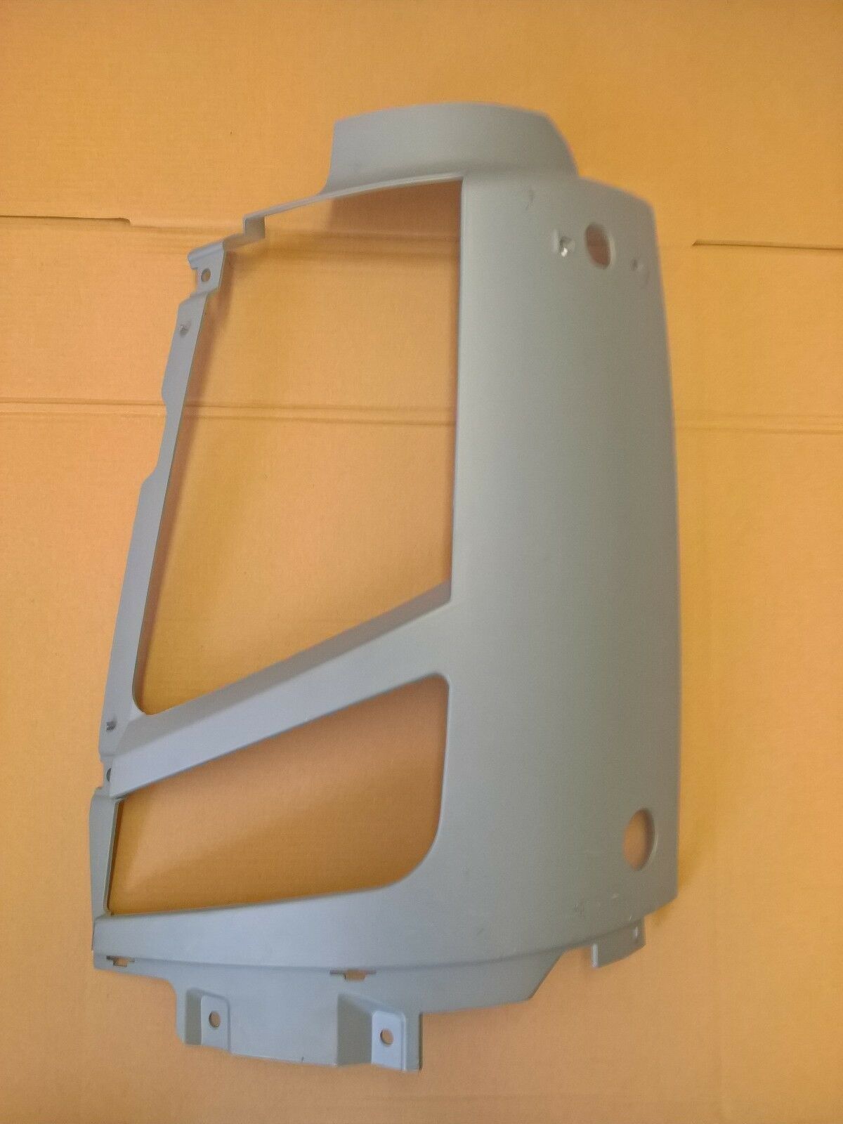 Scheinwerfer Verkleidung Links Volvo FH ab 01.09 FM ab 06.08 Vergl ...