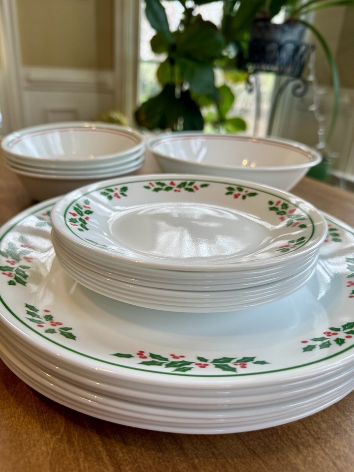 Corelle Holly Christmas 22-pc Set (8 Dinner, 8 Bread, 4 Cereal, Veg ...