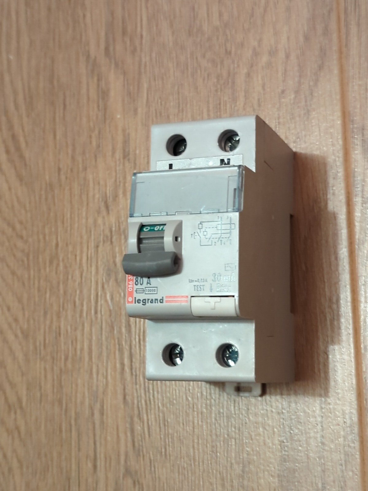 R8030 Tenby Legrand 80a RCD 2 Pole 2 Mod 30ma Consumer Unit Main Switch ...