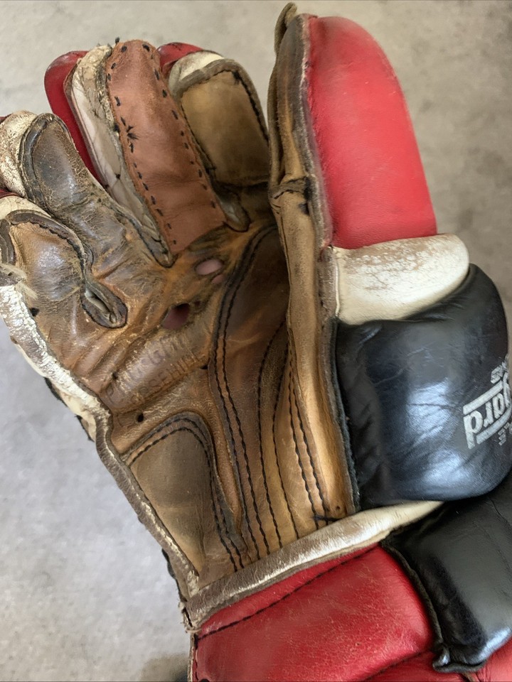 CCM Blackhawks Model 501105 - Vintage NHL all Leather Professional ...