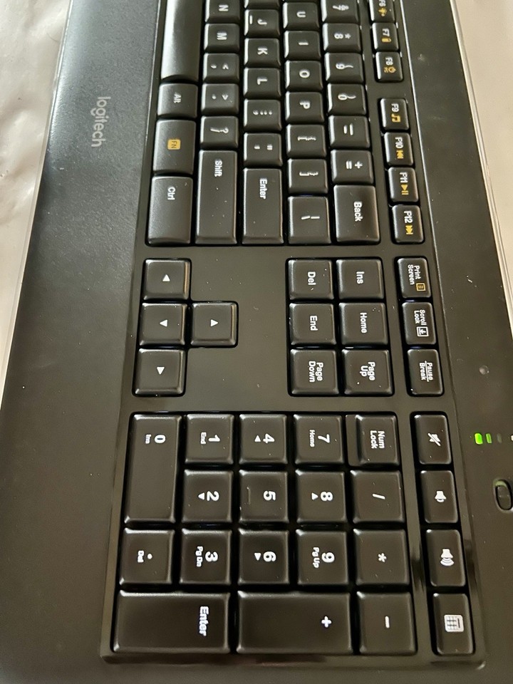 LOGITECH K800 Wireless Illuminated Keyboard Y-R0065~Works~NO Receiver ...
