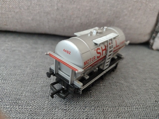 Mainline 37-165 OO 12t Tank Wagon Shell 4492 Silver for sale online | eBay
