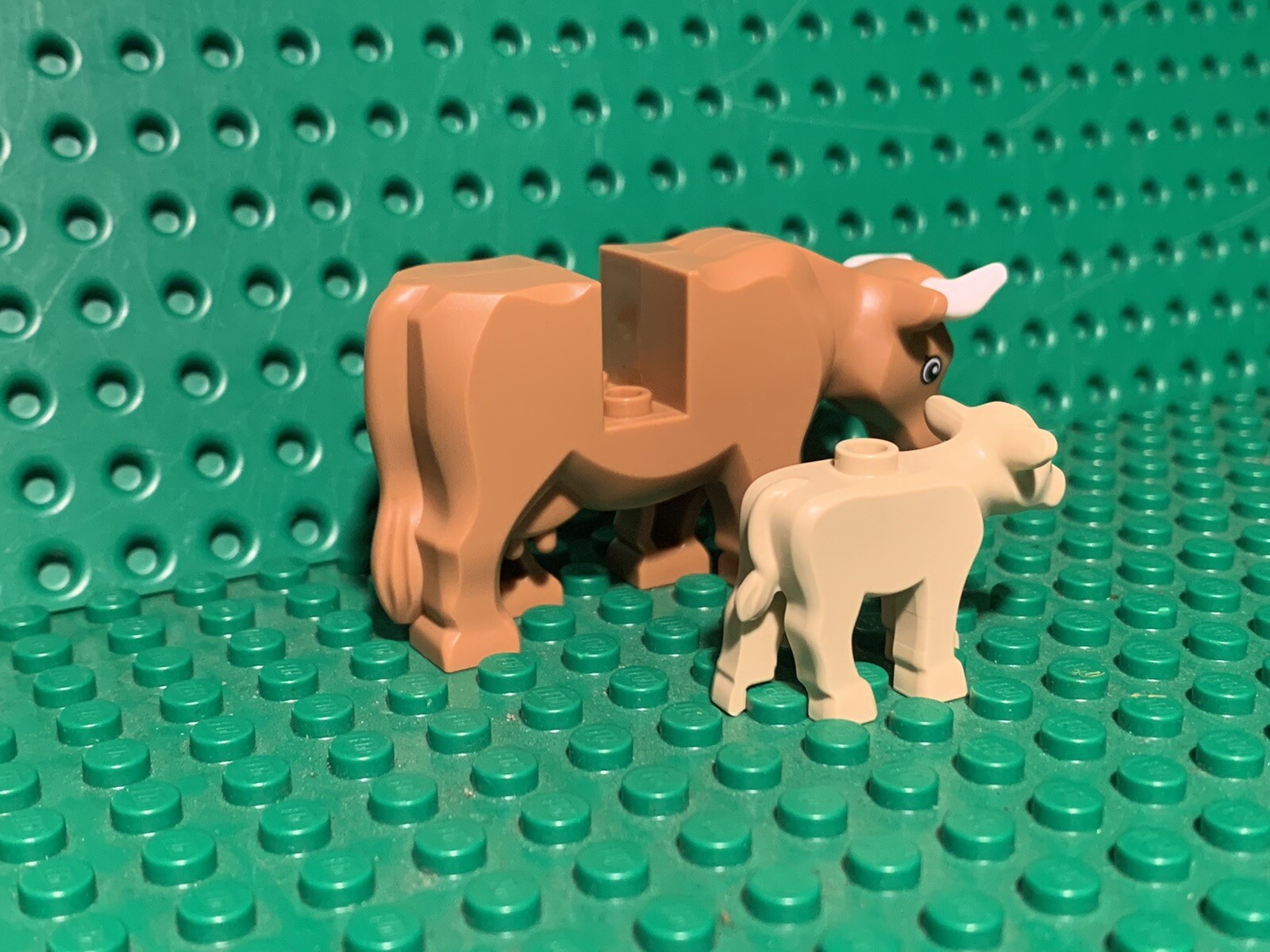 Lego Medium Nougat City Barn Farm Cow Horns And Tan Baby Calf Animal ...