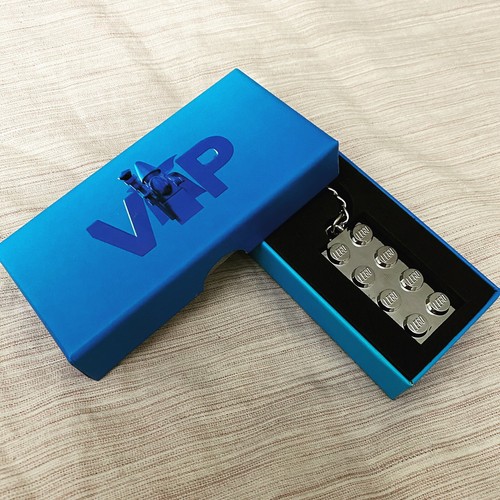 LEGO Limited Edition VIP Metal 2x4 Brick Keychain 5006330 for sale ...