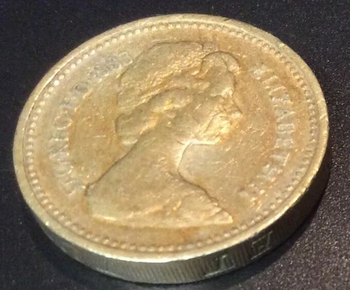 British 1 Pound Coin dated 1983 with edge lettering upside down! 1st ...