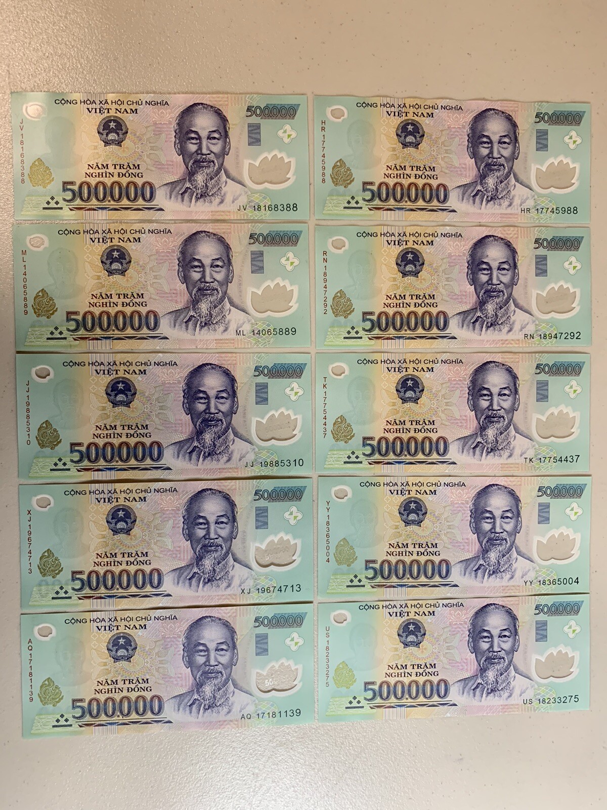 5 MILLION VIETNAM DONG. 10 x 500,000 VND Banknotes. Cir Good Vietnamese ...
