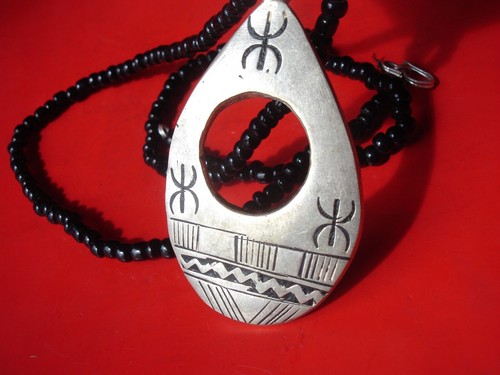 Niger Tuareg ROUNDED Tifinagh alphabet pendant with agate beads L70 mm ...