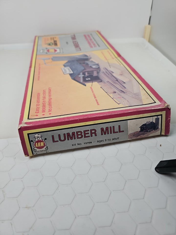 New Vintage 1983 HO Scale Train IHC AHM Lighted Lumber Mill Building ...