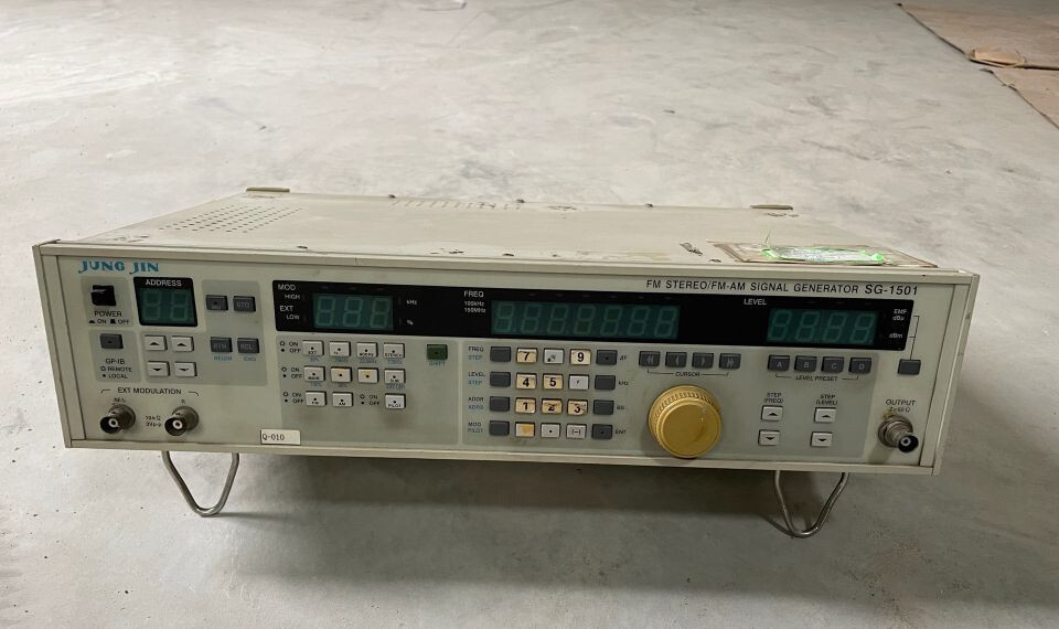 1pc CREDX/ JUNG JIN SG-1501 FM STEREO/FM-AM Signal Generator 100KHZ ...