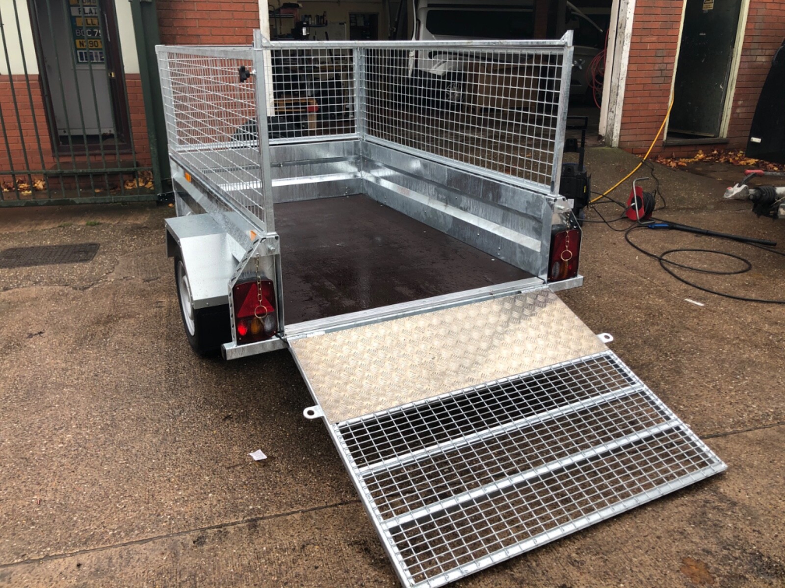 Trailer Ramp & Mesh 750kg 8’ x 4’ Unbraked Heavy Duty Blueline Goods ...