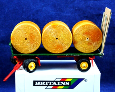 1:32 Britains 9558 Modified FARM TRAILER With REAR Loading RAMP & 3 ...