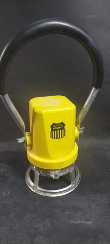 Vintage Starlite 222 Union Pacific Yellow Railroad Lantern Light Lamp ...
