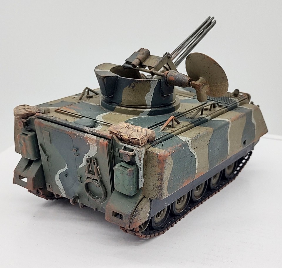 Rough 1:35 Scale Built Painted Plastic Model US M163 VADS M113 Vulcan ...
