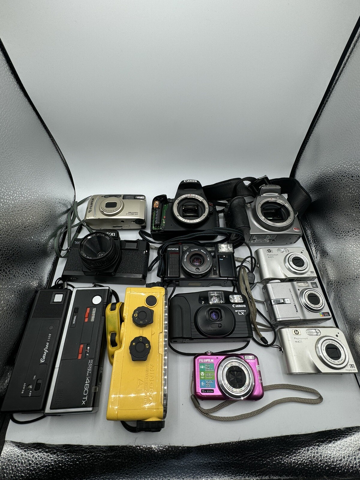 LOT OF 13 UNTESTED CAMERAS (Canon, Minolta, Kodak, Fujifilm ...