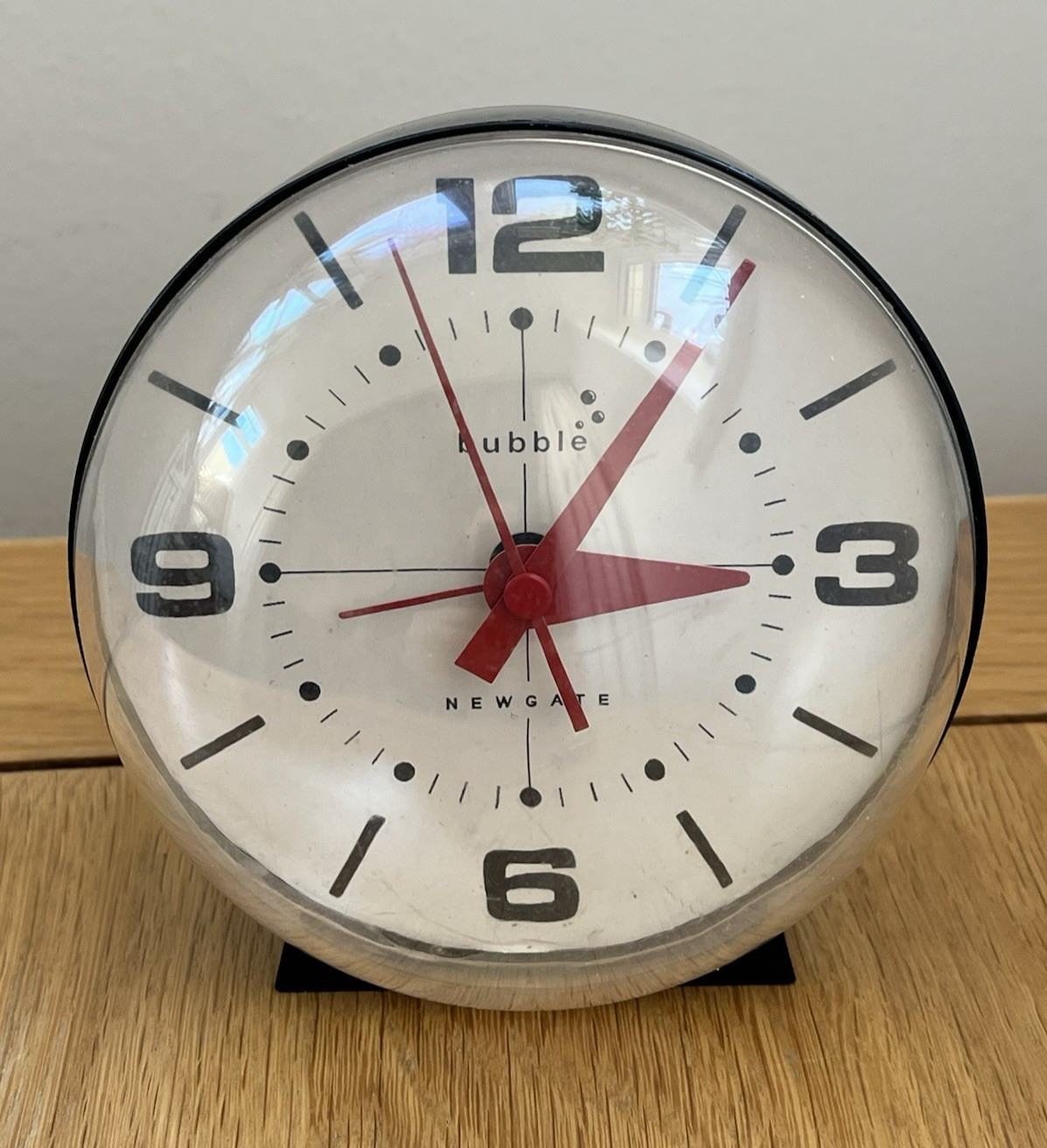 Newgate Bubble Desk Clock Vintage Black Retro Space Age Collectable