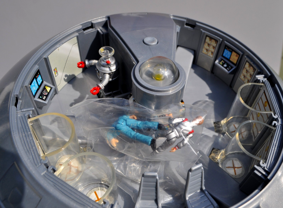 LOST IN SPACE Classic 1960s JUPITER 2 Spaceship Playset 1998 ...