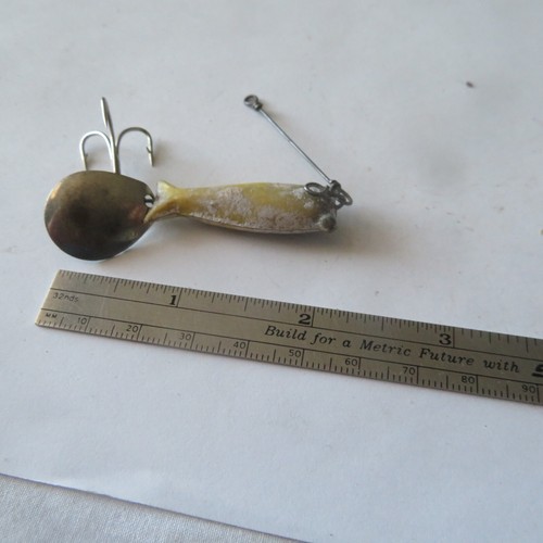 FISHING LURE UNKNOWN 1½" VINTAGE FLAT FANTAIL MINNOW WITH FLAPPER | eBay